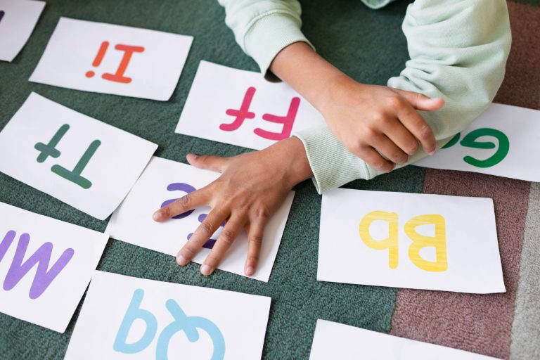Las preposiciones de lugar en inglés - English4kids